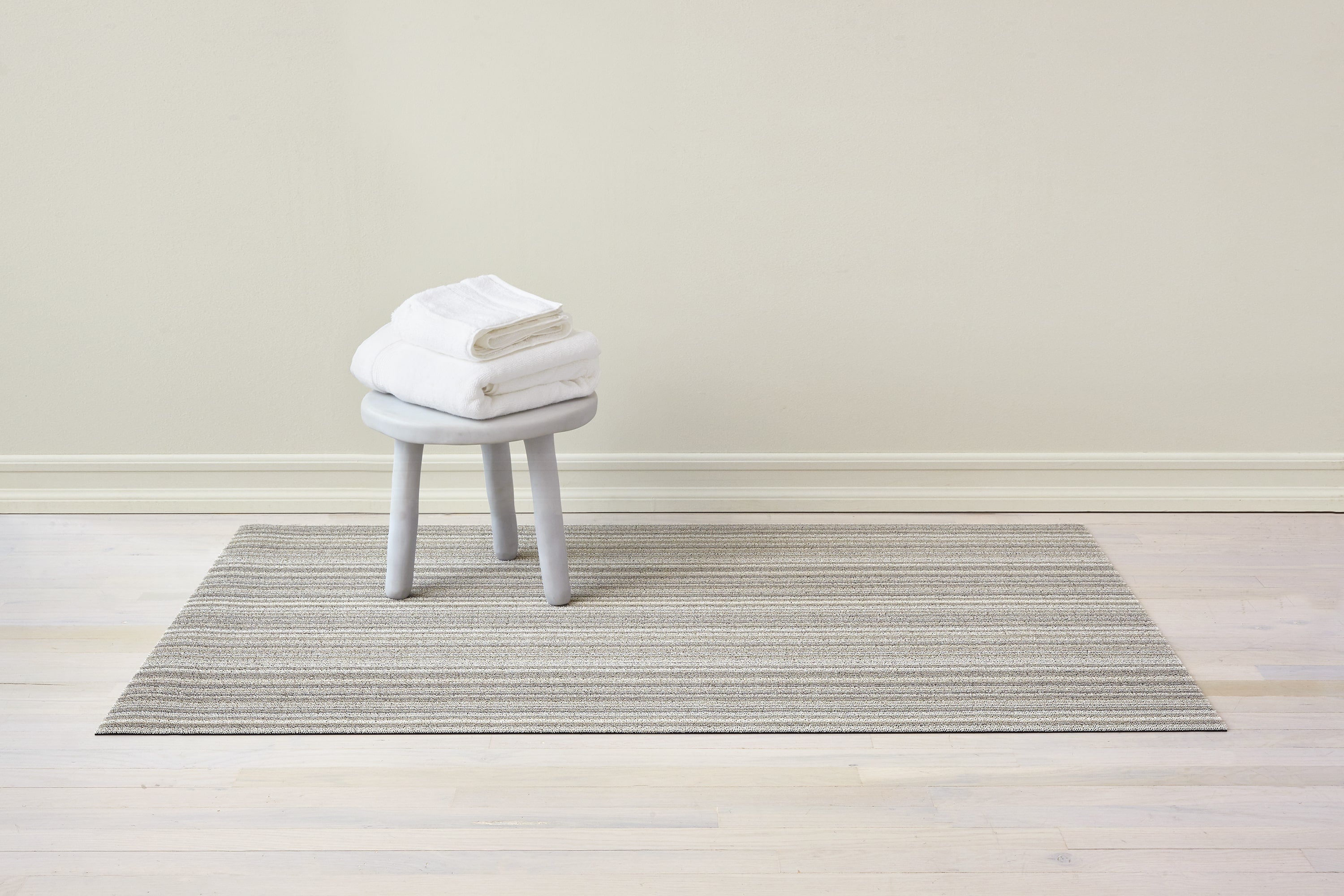 Chilewich Skinny Stripe Shag Floor Mat – Pure Design